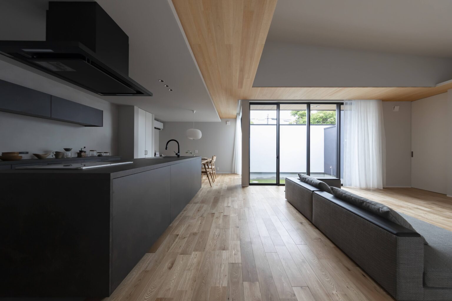 中庭とつながり、時間をはぐくむ平屋 | 建築事例 | 浜松市の工務店ARRCH(アーチ)